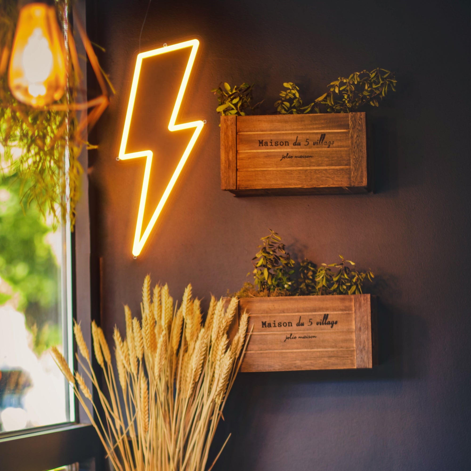 Lightning Bolt Neon Sign – Candyneon